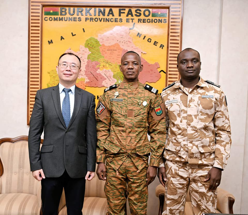 Coopération Burkina Faso/Chine : L’Ambassadeur de Chine échange avec le ...