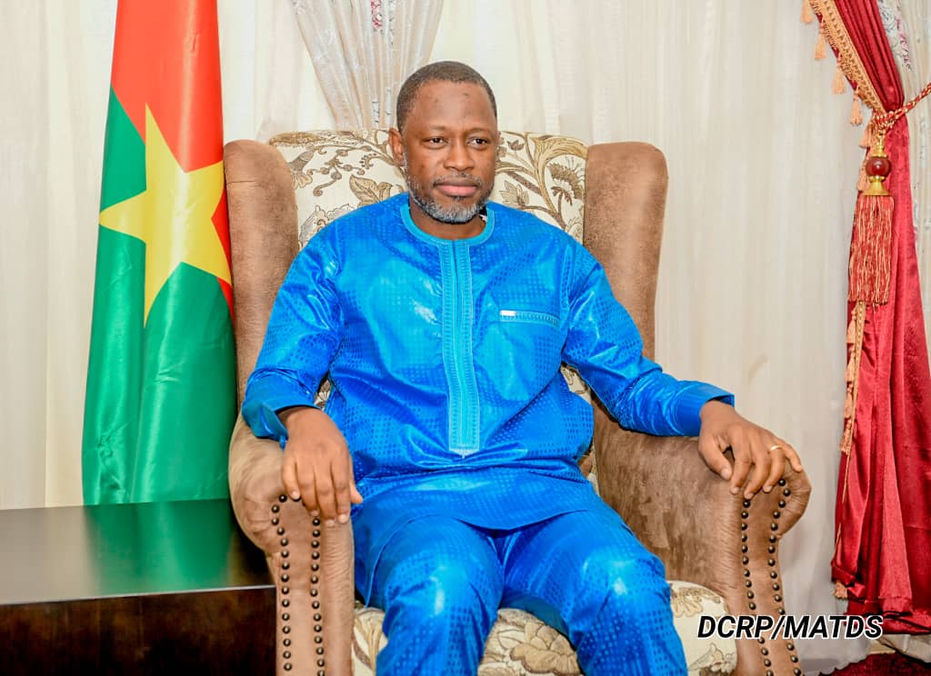 Projet European Institute of Peace Trust Works : Une délégation échange ...